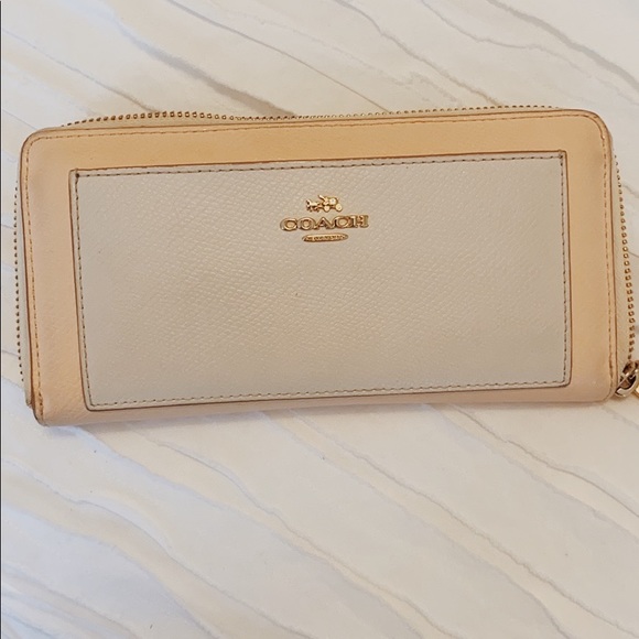 Coach | Bags | Coach Wallet Peach And Cream | Poshmark